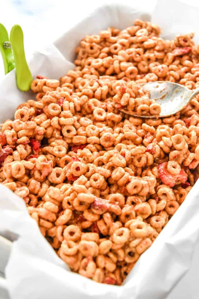 Strawberry Peanut Butter Cheerios Bars - Project Meal Plan