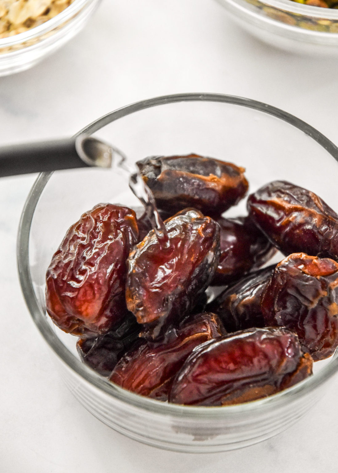 Pistachio Date Energy Balls - Project Meal Plan